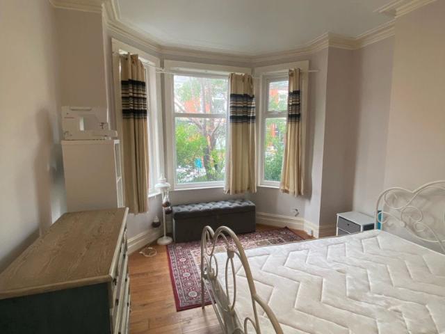 Room at Kensington Avenue, Manchester