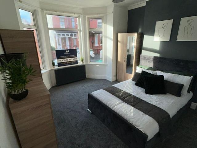 Room at Kensington Avenue, Manchester