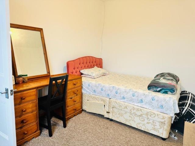 Room at Kensington Road, Bristol