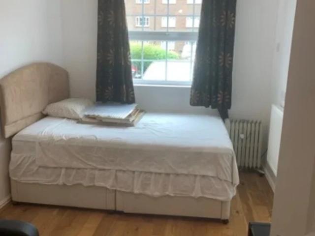 Room at Kensington Way, Hertsmere