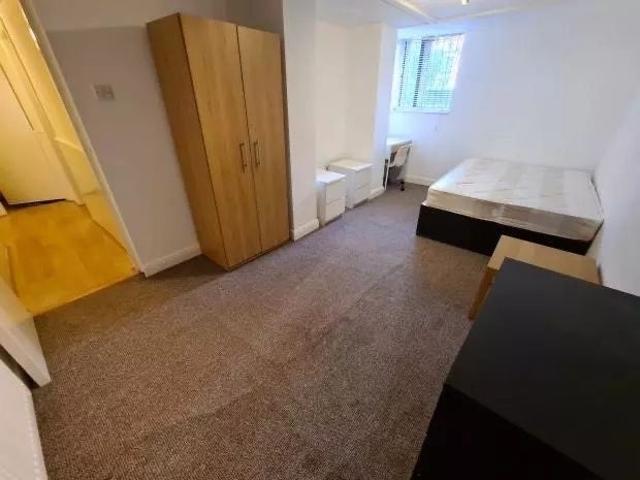 Room at Kensington Terrace, Leeds