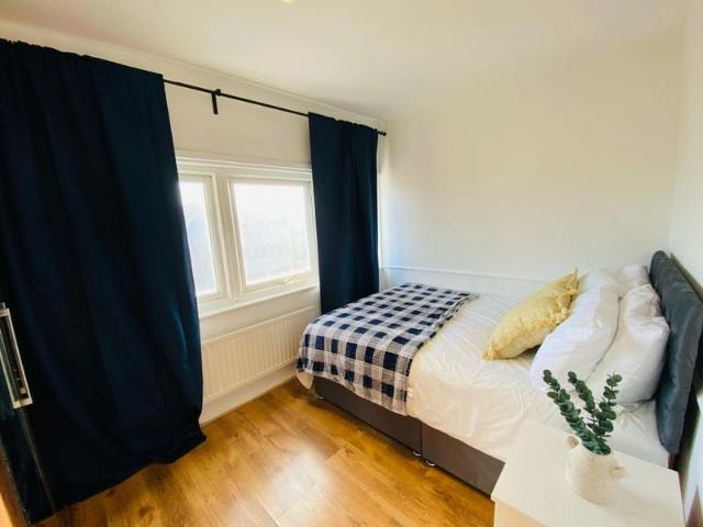 Room at Kent Close, Greater London