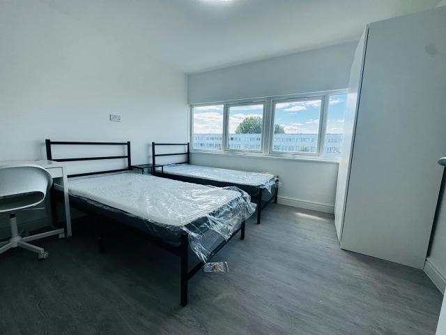 Room at Kent Close, Greater London
