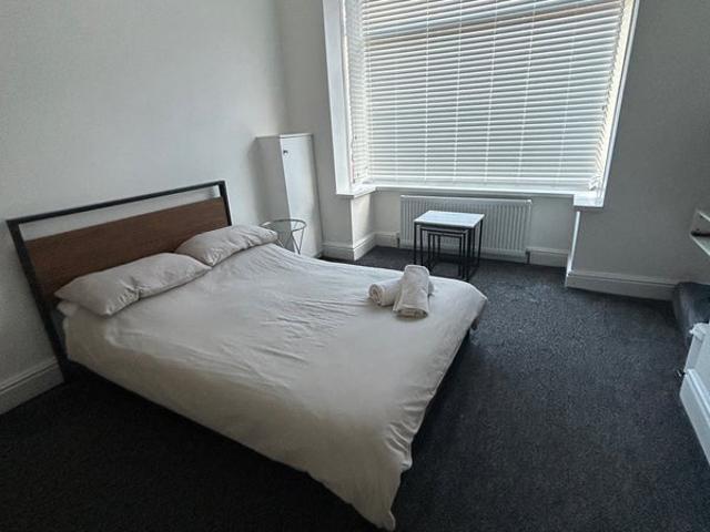 Room at Kent Road, Blackpool