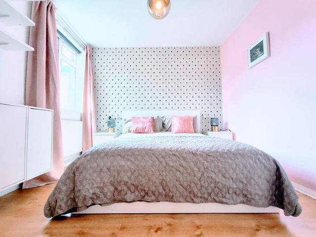 Room at Kentish Town Road, Greater London