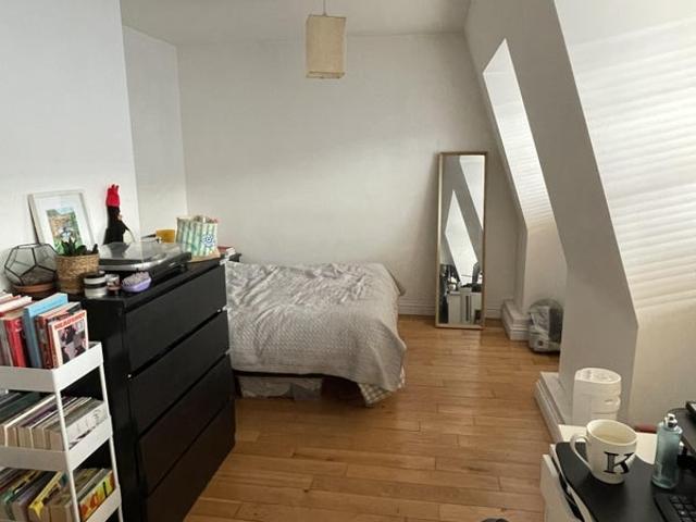 Room at Kentish Town Road, Greater London