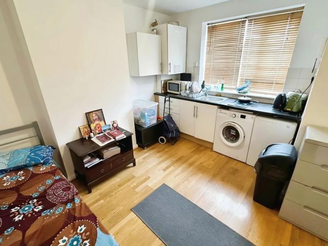 Room at Kenton Road, Greater London