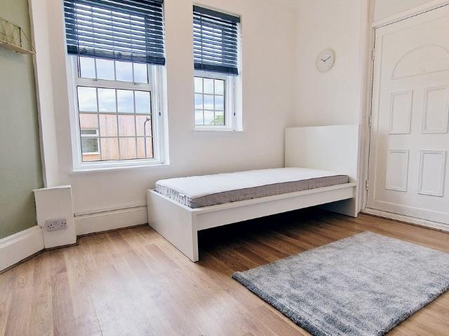 Room at Kenton Road, Greater London