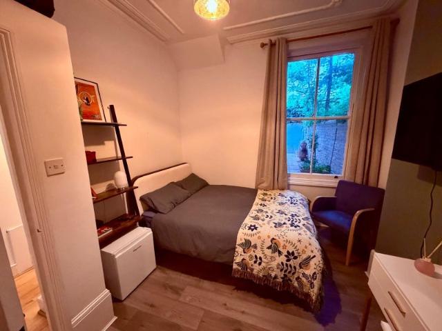 Room at Kenwyn Road, Greater London