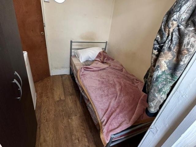 Room at Kenwood Road, Greater London