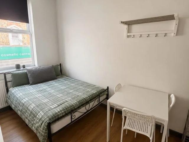 Room at Kilburn High Road, Greater London