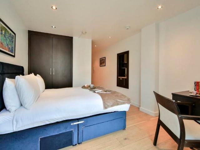 Room at Kilburn High Road, Greater London