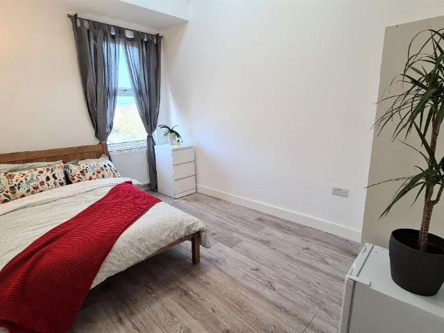 Room at Kilburn High Road, Greater London