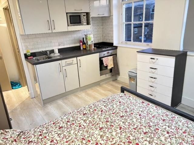 Room at Kilburn High Road, Greater London