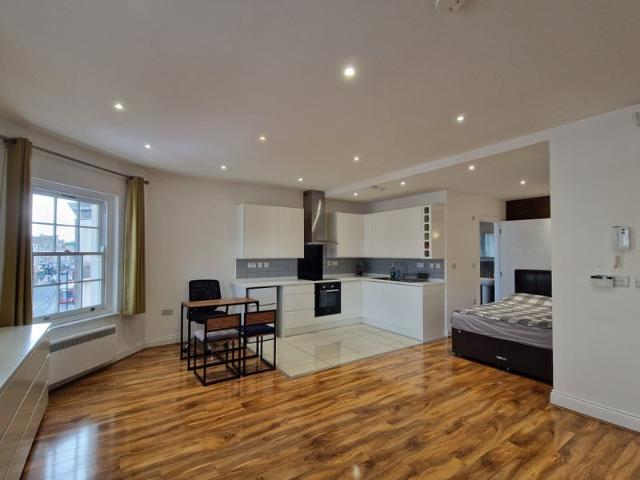 Room at Kilburn High Road, Greater London