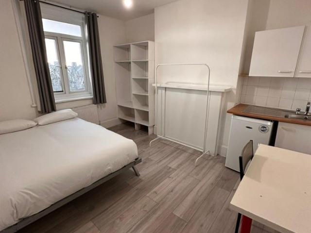 Room at Kilburn High Road, Greater London