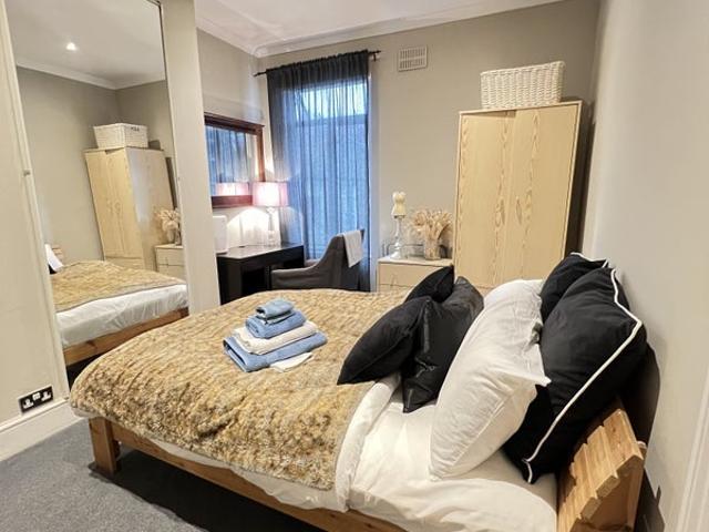 Room at Kilburn Lane, City of Westminster