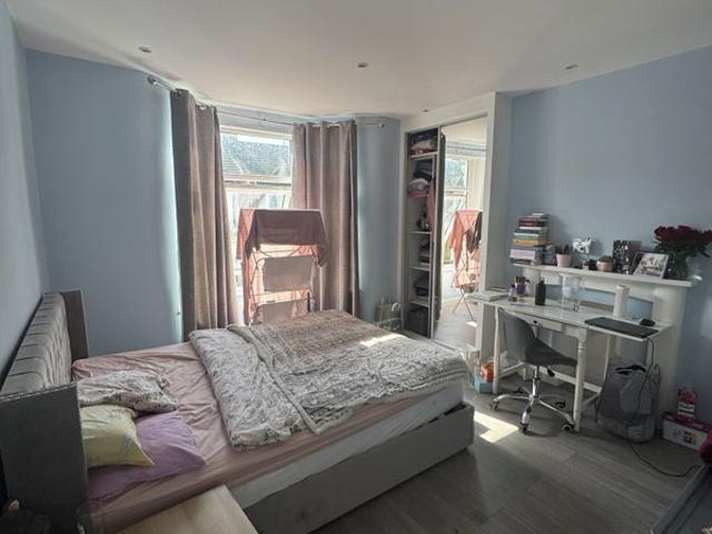 Room at Kildare Road, Greater London