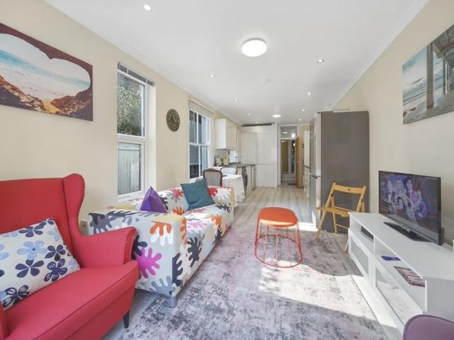 Room at Kilkie Street, Greater London