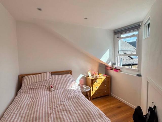 Room at Killyon Road, Greater London