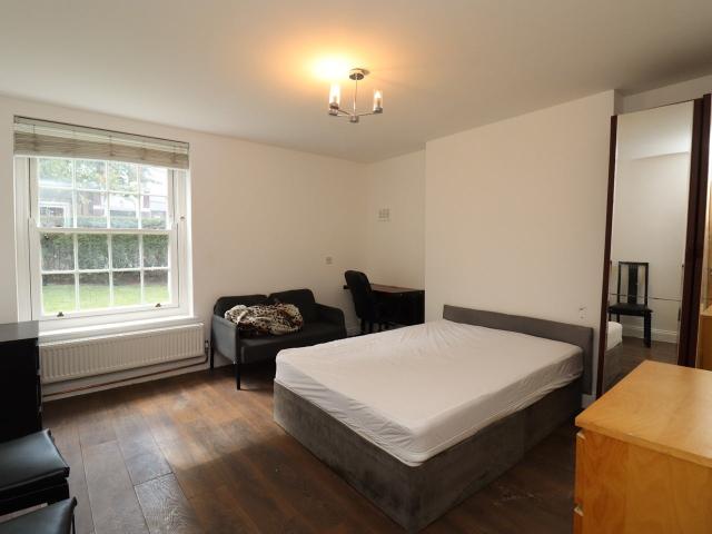Room at Killick Street, Greater London