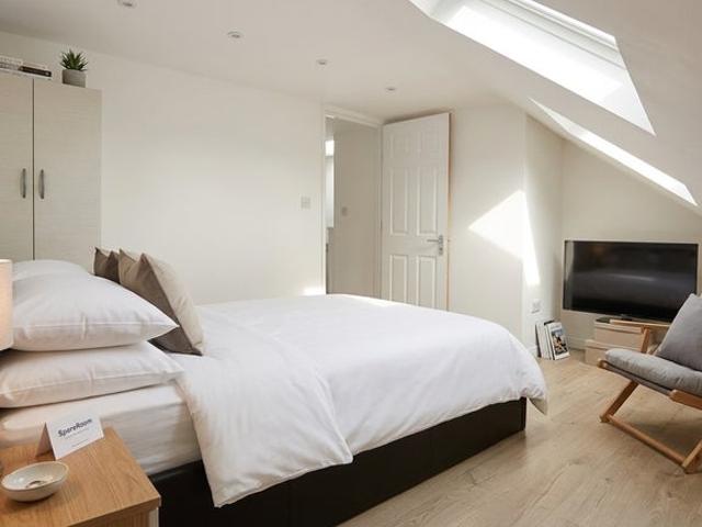Room at Kimberley Avenue, Greater London