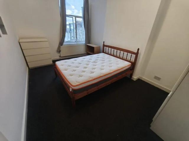 Room at Kimberley Gardens, Greater London