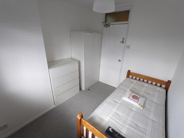 Room at Kimbers Lane, Farnham