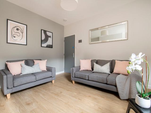 Room at Kimbolton Avenue, Nottingham