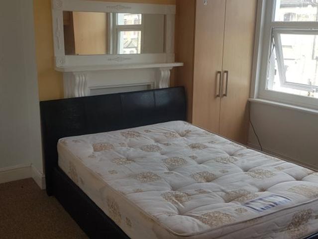 Room at Kincaid Road, Greater London