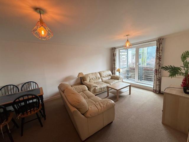Room at King Charles I Island, City of Westminster