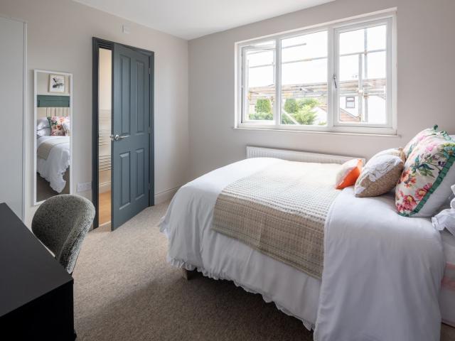 Room at King George's Road, Bristol