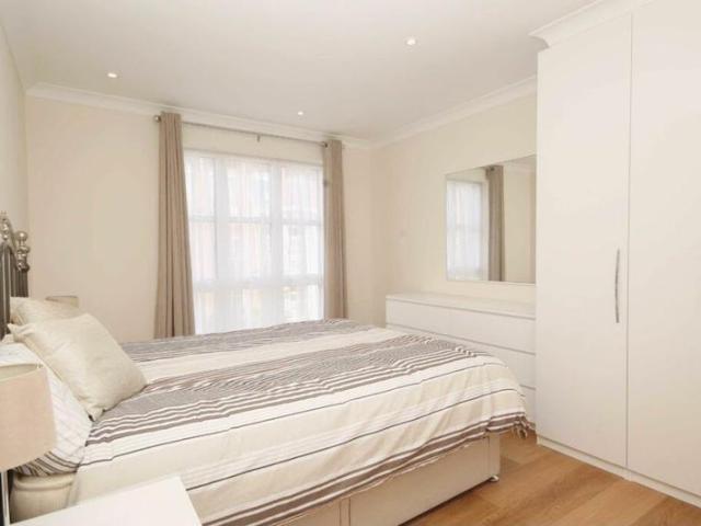 Room at King Henry's Reach, Greater London