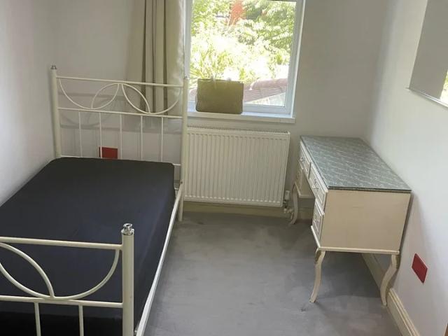 Room at Kingfisher Street, Greater London