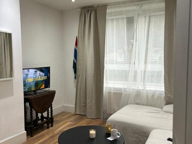Room at Kinglake Street, Greater London