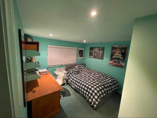 Room at Kings Avenue, Greater London