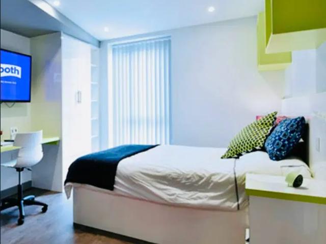 Room at King's Bridge Road, Kirklees