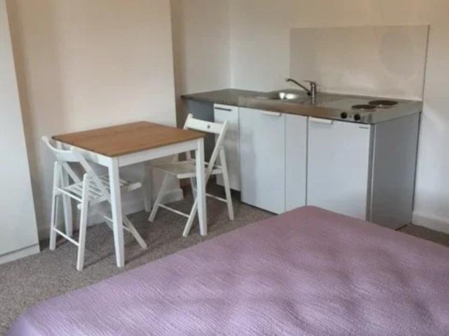 Room at Kings Drive, Greater London