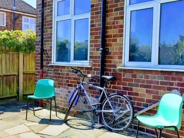 Room at Kings Drive, Greater London