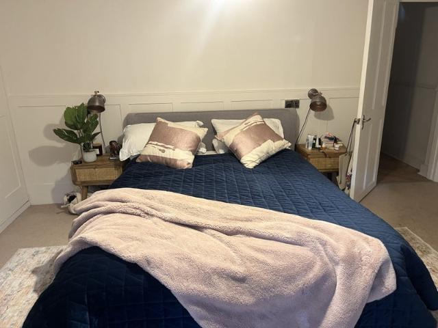 Room at King's Grove, Greater London