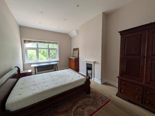 Room at Kings Road, Ascot