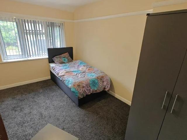 Room at Kings Road, Birmingham