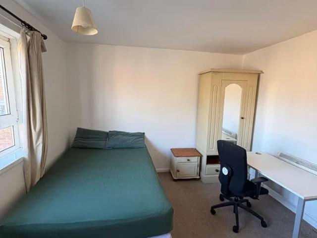 Room at Kings Road, Portsmouth