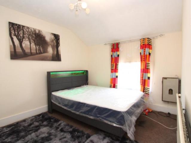 Room at King's Road, Reading