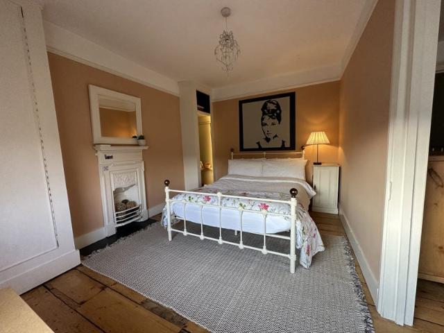 Room at Kings Road, Windsor