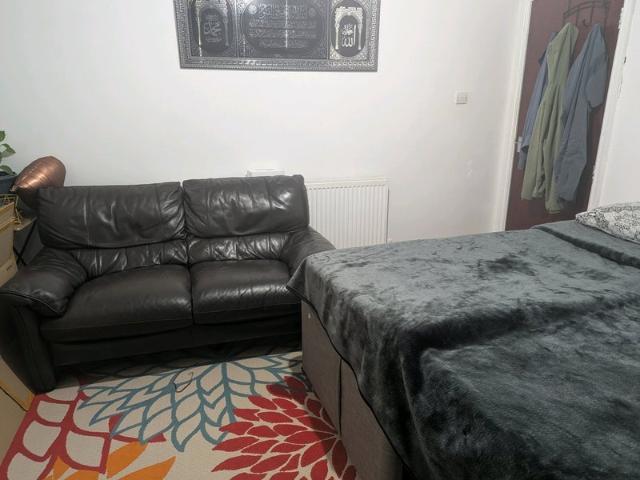 Room at Kings Road, Trafford