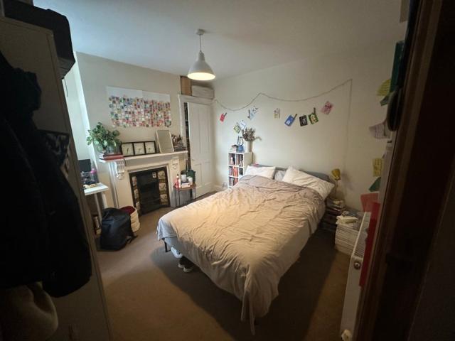 Room at Kingscourt Road, Greater London