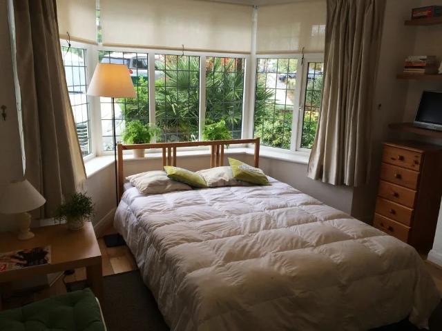Room at Kingsbridge Road, Greater London