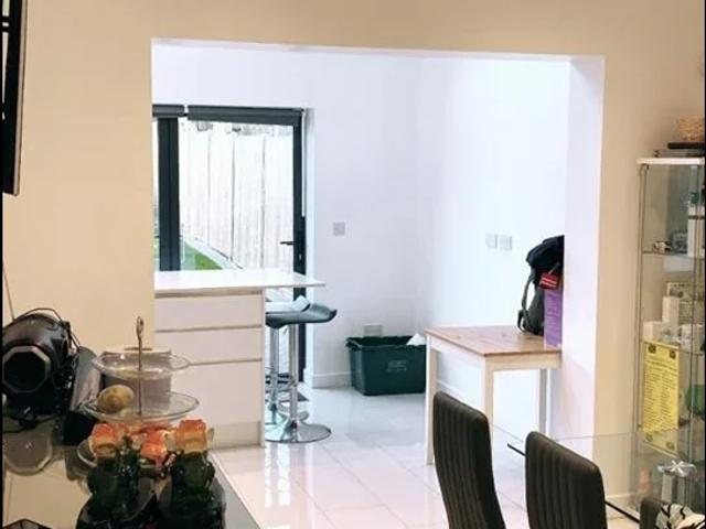 Room at Kingsbridge Road, Greater London