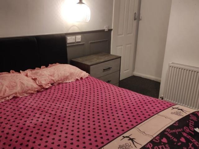 Room at Kingsland Avenue, Coventry